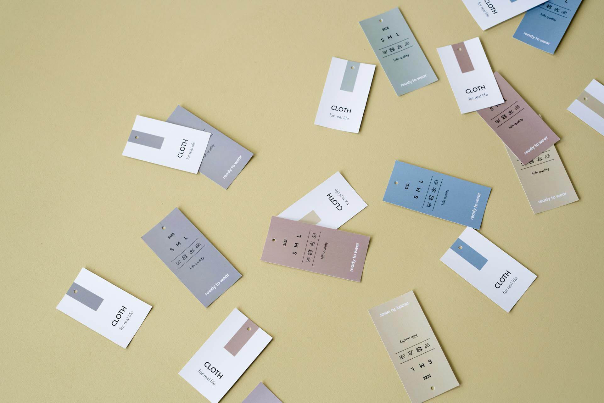 Size strip labels for organizing retail clothing